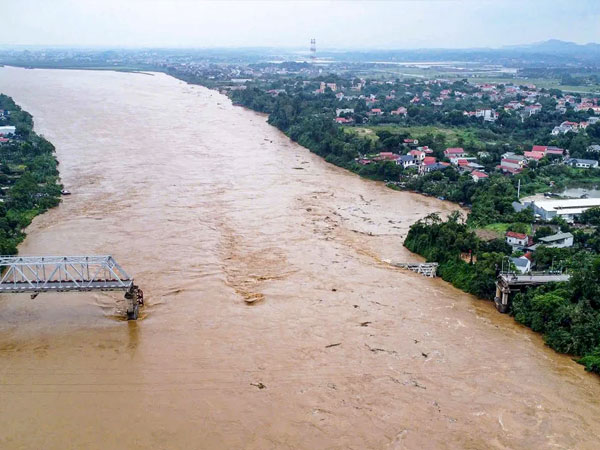 Vietnam death toll rises to 59 in Typhoon Yagi aftermath, as bridge ...